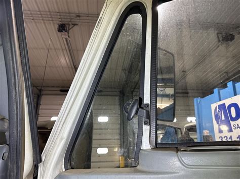 International 7400 Door Vent Glass For Sale