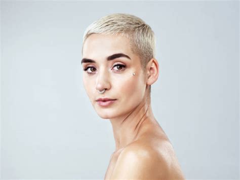 54 100 Tindik Foto Foto Stok Potret And Gambar Bebas Royalti Istock