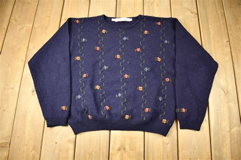 Vintage 1990s Jumper Embroidered Wool Knitted Crewneck Sweater