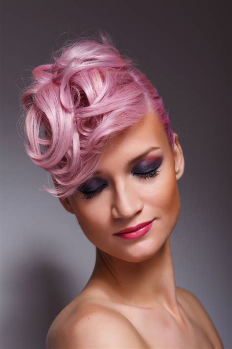 14 Stylish And No Fuss Haircuts That Look Amazing On Women Over 50