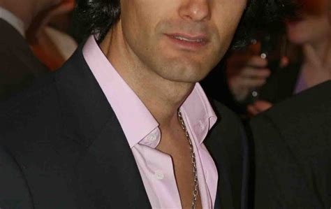 Maximiliano Palacio Hosts 12 Corazones