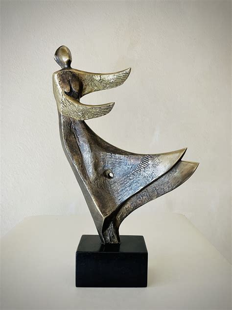 Изида богинята на семейството скулптура на Милко Добрев Галерия Маестро