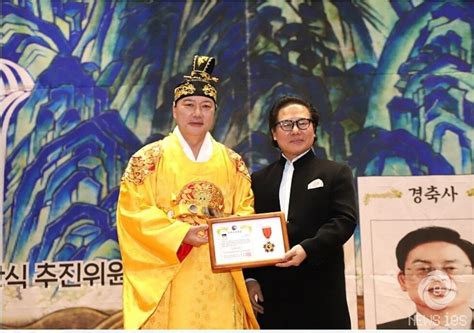 31절 민족공훈대상시상식 테너 손인오 교수 사회봉사부문 대상” 수상