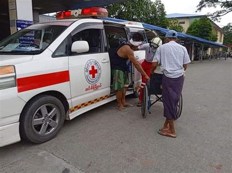 အင်းစိန်မြို့နယ်၌ အလုပ်ခွင်တွင် ထိခိုက်ဒဏ်ရာရရှိသူအား ကြက်ခြေနီအသင်း အင်းစိန် မှ ရှေးဦးပြုစုနည