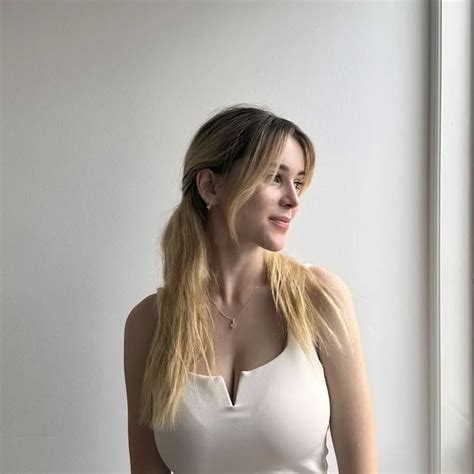 Amelie Grace Ameliegrace Eee On Threads