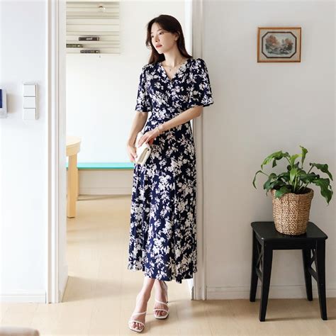 시크라인 펄튼 섀도우 플로랄 패턴 셔링 드레이프 원피스