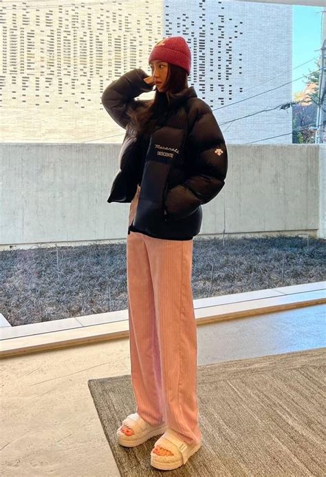 패션엔 ‘임창정 아내 서하얀 숏패딩 이렇게 멋져 늘씬 핏의 겨울 데일리룩