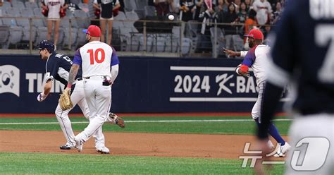 수비망에 걸린 홍창기