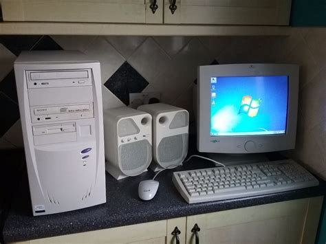 Full Pc Setup Complete With Crt Monitor Ps2 Keyboard And Mouse And A