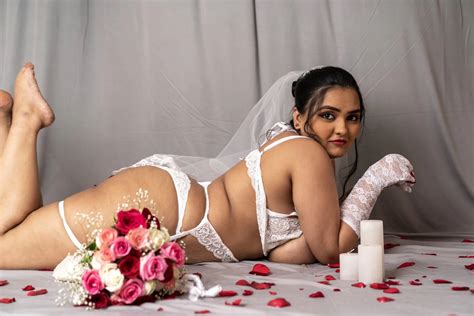 Srishti Banerjee Lying On Her Stomach And Showing Her Naked Side Boobs