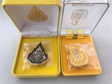 📌 เข็มที่ระลึกตราสัญลักษณ์ ร 10 พระราชพิธีบรมราชาภิเษก พุทธศักราช ๒๕๖๒ 📌 เข็มกลัด 60 พรรษา