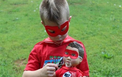 5 دلیل که ثابت می‌کند پسربچه‌ی شما باید عروسک بازی کند • دیجی‌کالا مگ