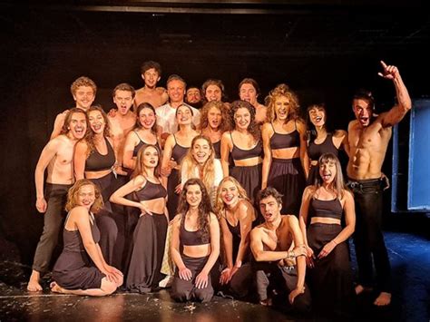 Дъщерята на Радев играе сред голи колеги