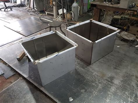 대구 북성로 금속 공장 철판 절단 절곡 용접 제작 V컷팅 신우 레이저 펀칭 철공소 그리스트랩 네이버 블로그