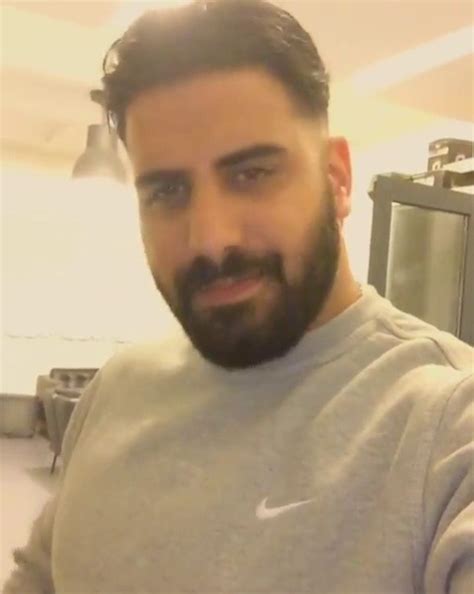 Zeigst Die Dornen Jedem Fremden Mann🌹 Tumbex