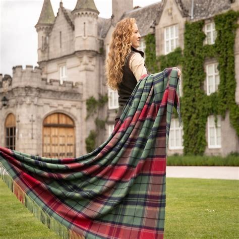 Balmoral Castle ⬥ Online T Shop