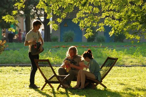 무료 이미지 사람들 잔디 목초지 놀이 공원 뒤뜰 여가 피크닉 가족 모스크바 Gorkypark 니코르 러시아 제국 D80 니콘 80