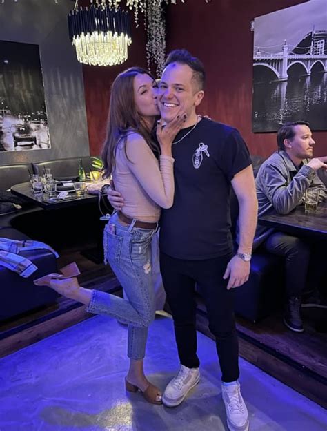 Jeff Arcuri Posts Photos Of Girlfriend While Keeping Her Identity