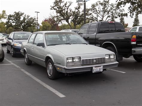 무료 이미지 의자 가마 시보레 쿠페 1983 Twodoor 육상 차량 자동차 제조 자동차 외장 소형차 고급 차량 이그제큐티브 카 대형 자동차