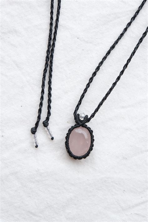 로즈쿼츠 네팅래핑 목걸이