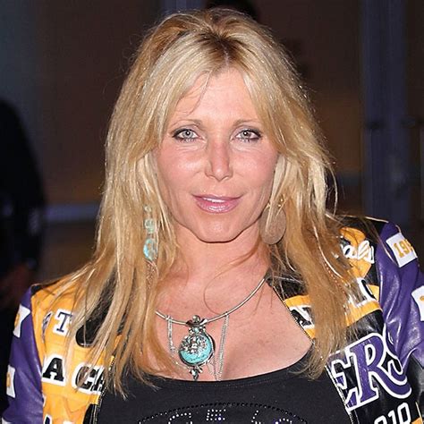 Pamela Backs Instagram Twitter And Facebook On Idcrawl