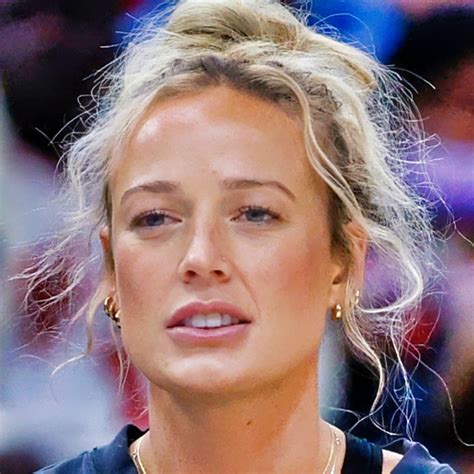 Nfl Photos Sophie Cunningham Is Going Viral Wearing Tiny Orange