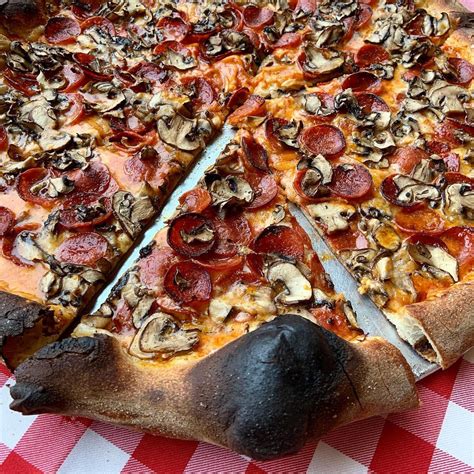 Pizza Conzo - EatingYYZ