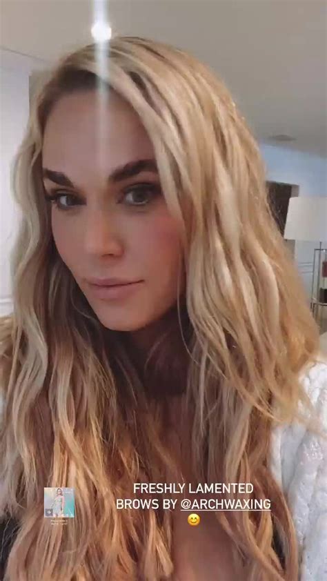 Lana Scrolller