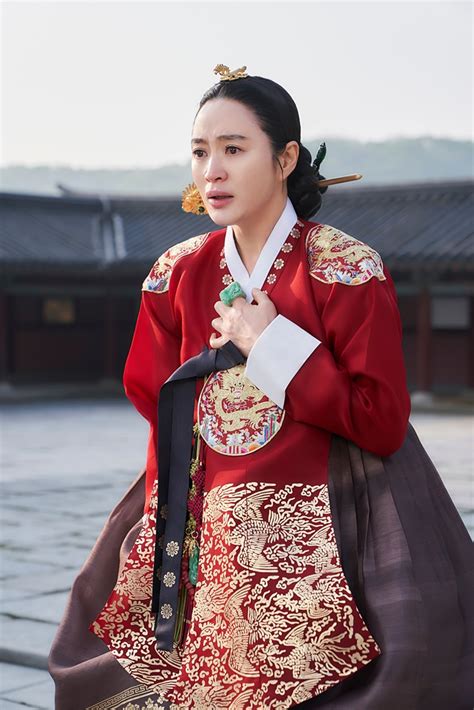 슈룹 김혜수 눈물 마를 날 없는 중전마마 스타연예 Kbs연예