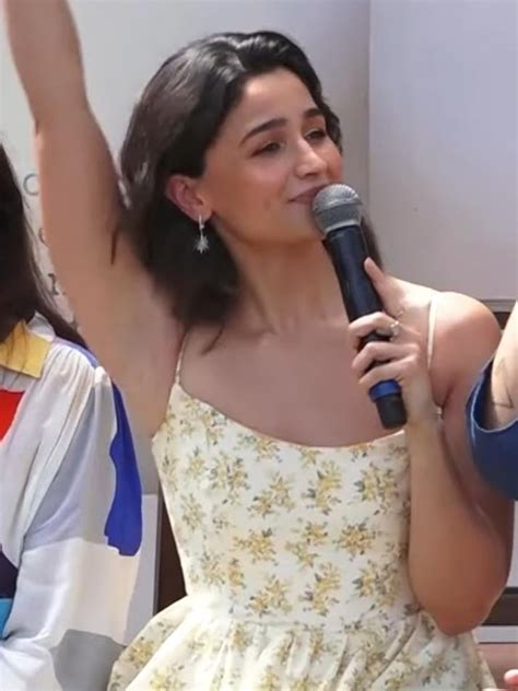 Bollyarm : Home of Bollywood Celebrity Armpits