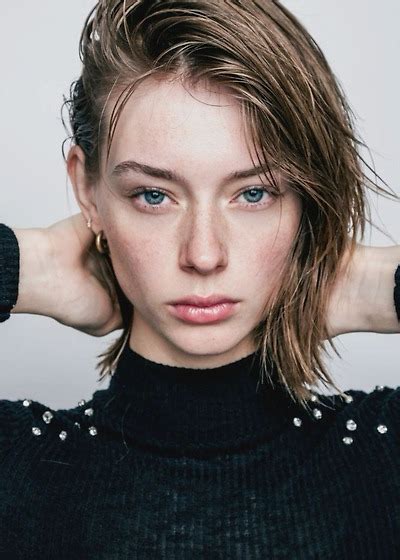 더쿠 샤넬이 보자마자 바로 독점 계약을 걸어버린 여자 모델 