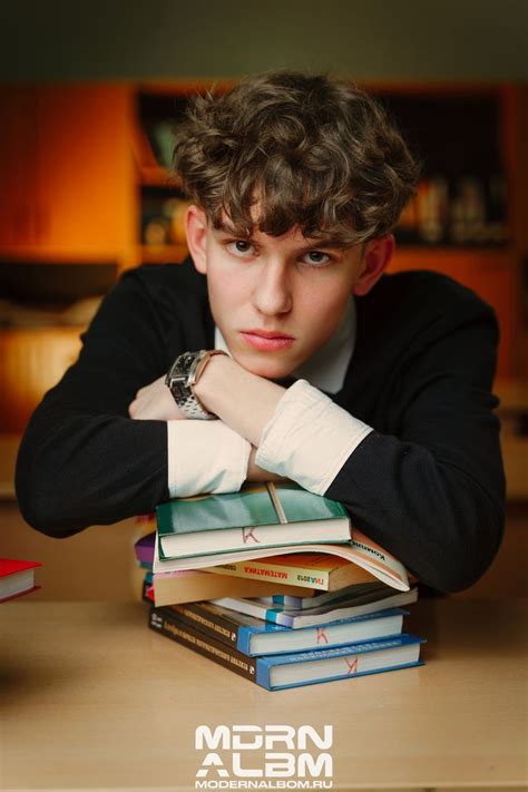 Выпускные альбомы Позирование выпускников Позы выпускников Портретные позы выпускников