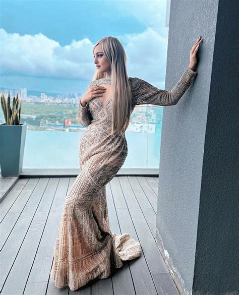 Sonakshi Sinha Is Virtually Unrecognisable In Ash Blonde Hair Matches Her Hairstyle To Outfit