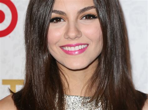 Victoria Justices Makeup Artist Spills Her Must Have Products And