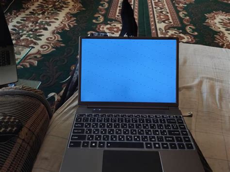 При установке Виндоус с флешки появляется это и потом ноутбук выключается В чем проблема