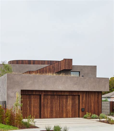 Hsu Mccullough Centers La Home Around An Elm Tree