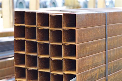 금속 제품의 창 고에서 팩에 직사각형 횡단면의 금속 프로필 파이프 0명에 대한 스톡 사진 및 기타 이미지 0명 강철 관 신체 부분 Istock