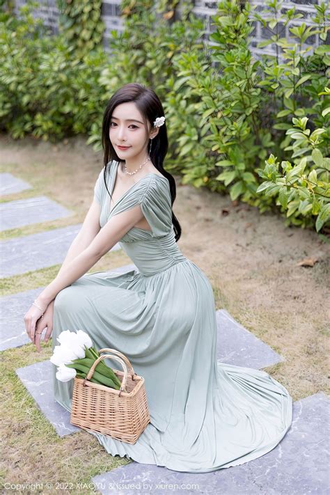 语画界xiaoyu Vol896 女神王馨瑶yanni 灰绿连衣长裙原色丝袜杭州旅拍75 美图131