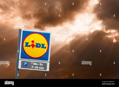Lidl Company Logo Hi Res Stock Photography And Images Alamy