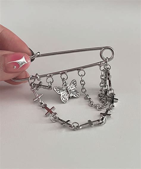 주문폭주 체인 크로스 버터플라이 나비 실버 Y2k 펑키 유니크 시크 키치 브로치 뱃지 에이블리