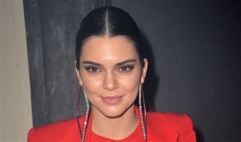 Breaking News Kendall Jenner Still Out Of Touch As Fuck The Blemish