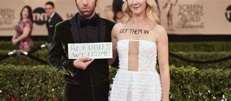 The Big Bang Theory Simon Helberg Has A Powerful Message About The Immigration Ban The Forward