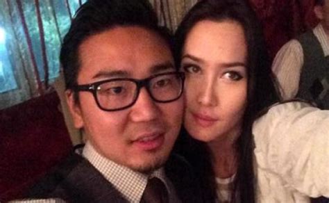 Топ С Ариунбилэг ганц бие болжээ