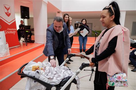 Општина Центар со финансиска помош од 7 000 денари за 75 семејства со новородено дете Денес
