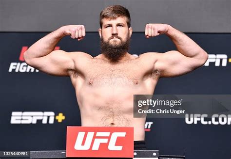 Tanner Boser Of Canada Poses On The Scale During The Ufc Weigh In At Photo Dactualité