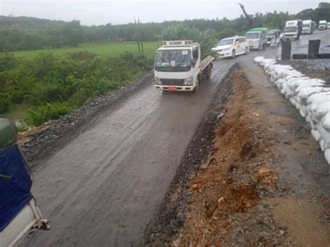 မိုင်းထောင်ဖောက်ခွဲဖျက်ဆီးခံခဲ့ရသည့် ရန်ကုန် မော်လမြိုင်ကားလမ်းပေါ်ရ