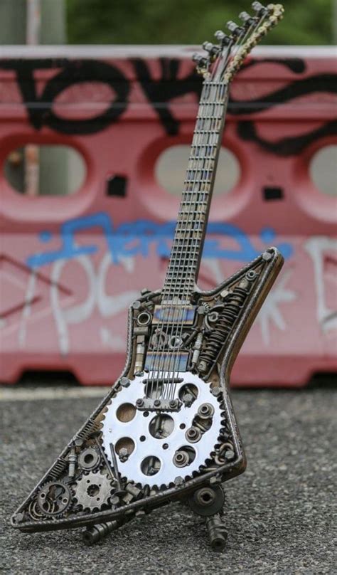 Pin Von Ayoub Sahal Auf Perfect Guitar Kunst Aus Metall Recycelte Kunst Metall Gartenkunst