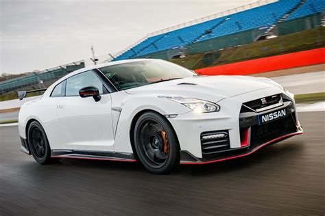 Ultra Exclusive Nissan Gt R Nismo Brings More Fire To The Supercars