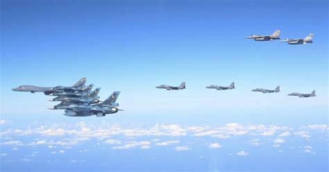 美 B 1b 전략폭격기 동원 한미일 3국 연합공중훈련 실시