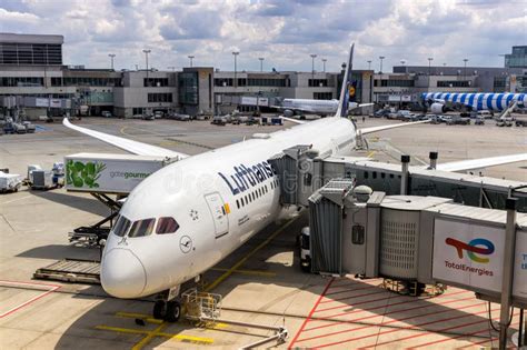 Lufthansa Boeing 787 9 Dreamliner Airplane At Frankfurt Airport In